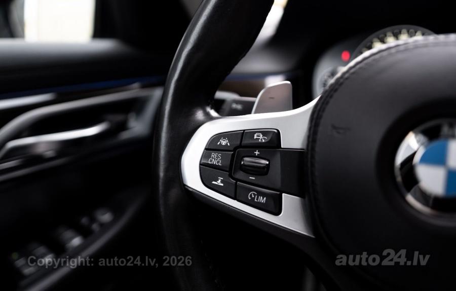 Melns BMW 7 Series 2017 Tallina, ar dzinēja tilpumu 3.00 L un nobraukumu 111 tūkst. km par 32000 €, foto 17 vietnē AUTOMOTO.COM.LV
