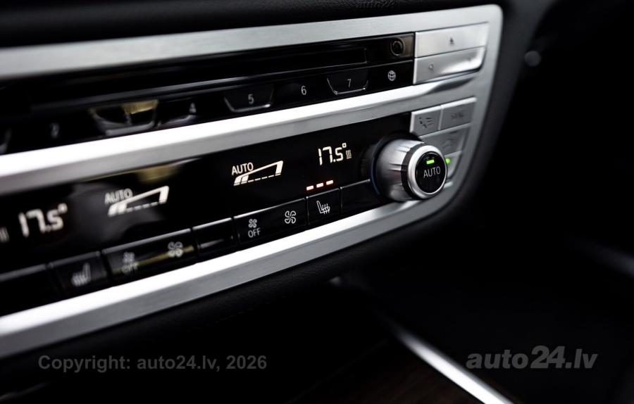 Melns BMW 7 Series 2017 Tallina, ar dzinēja tilpumu 3.00 L un nobraukumu 111 tūkst. km par 32000 €, foto 22 vietnē AUTOMOTO.COM.LV