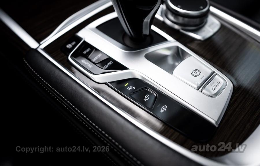 Melns BMW 7 Series 2017 Tallina, ar dzinēja tilpumu 3.00 L un nobraukumu 111 tūkst. km par 32000 €, foto 23 vietnē AUTOMOTO.COM.LV