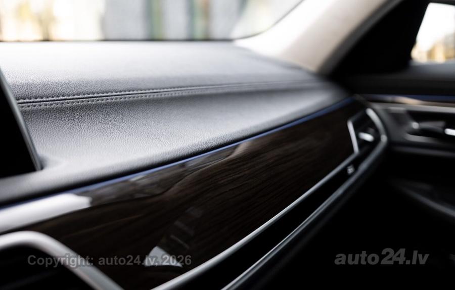 Melns BMW 7 Series 2017 Tallina, ar dzinēja tilpumu 3.00 L un nobraukumu 111 tūkst. km par 32000 €, foto 25 vietnē AUTOMOTO.COM.LV