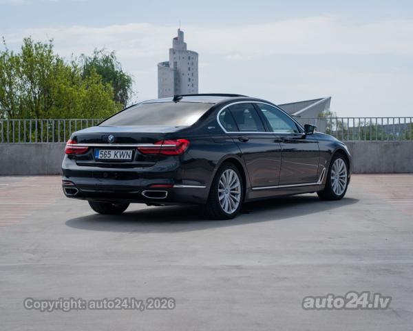 Black BMW 7 Series 2017 in Tallinn, with an engine capacity of 2.00 L and mileage of 217 thousand km for 25500 €, photo 5 on AUTOMOTO.COM.LV
