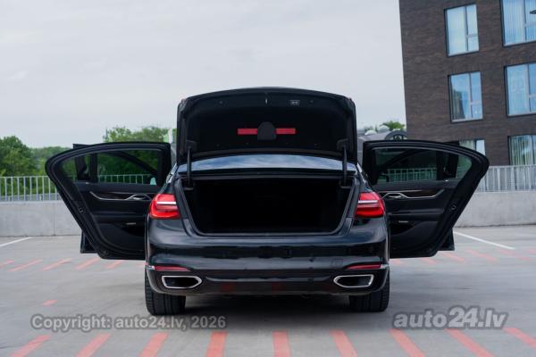 Black BMW 7 Series 2017 in Tallinn, with an engine capacity of 2.00 L and mileage of 217 thousand km for 25500 €, photo 6 on AUTOMOTO.COM.LV