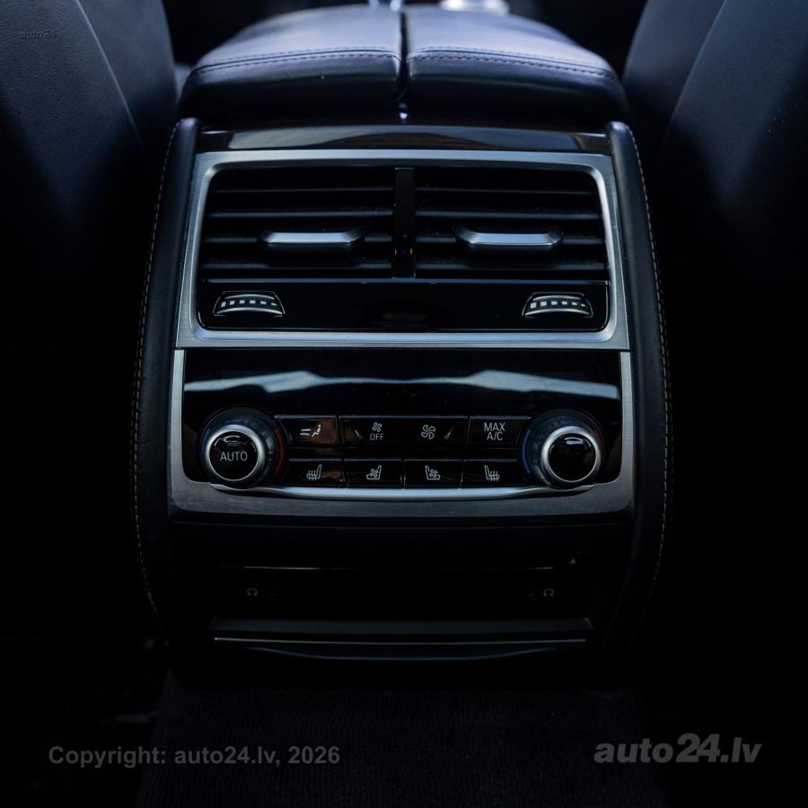 Melns BMW 7 Series 2017 Tallina, ar dzinēja tilpumu 2.00 L un nobraukumu 217 tūkst. km par 25500 €, foto 18 vietnē AUTOMOTO.COM.LV