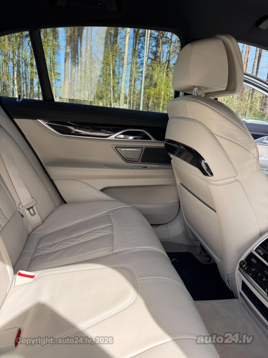 Melns BMW 7 Series 2017 Tallina, ar dzinēja tilpumu 3.00 L un nobraukumu 108 tūkst. km par 29800 €, foto 14 vietnē AUTOMOTO.COM.LV