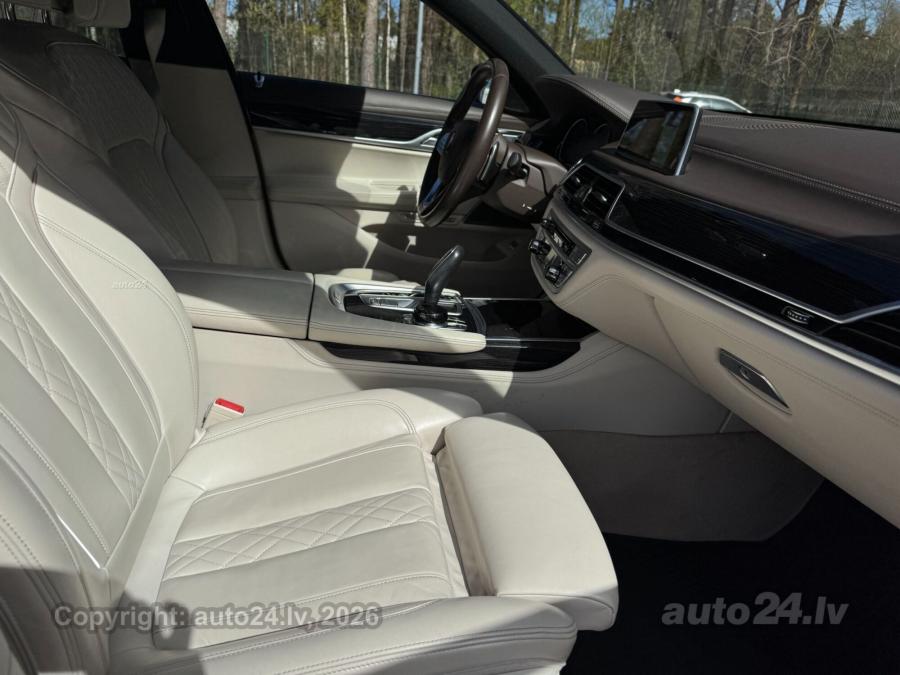 Melns BMW 7 Series 2017 Tallina, ar dzinēja tilpumu 3.00 L un nobraukumu 108 tūkst. km par 29800 €, foto 15 vietnē AUTOMOTO.COM.LV