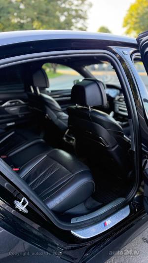 Melns BMW 7 Series 2017 Tallina, ar dzinēja tilpumu 3.00 L un nobraukumu 240 tūkst. km par 28500 €, foto 9 vietnē AUTOMOTO.COM.LV
