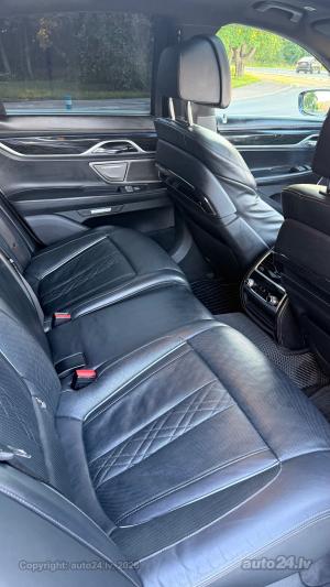 Melns BMW 7 Series 2017 Tallina, ar dzinēja tilpumu 3.00 L un nobraukumu 240 tūkst. km par 28500 €, foto 13 vietnē AUTOMOTO.COM.LV