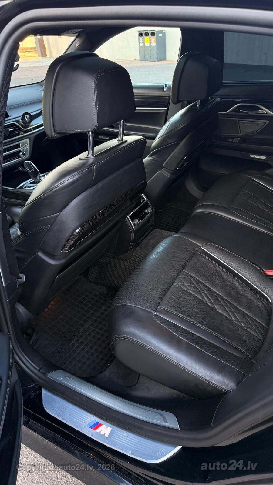 Melns BMW 7 Series 2017 Tallina, ar dzinēja tilpumu 3.00 L un nobraukumu 240 tūkst. km par 28500 €, foto 19 vietnē AUTOMOTO.COM.LV