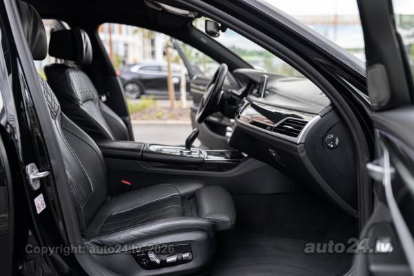 Melns BMW 7 Series 2017 Tallina, ar dzinēja tilpumu 3.00 L un nobraukumu 214 tūkst. km par 25999 €, foto 9 vietnē AUTOMOTO.COM.LV