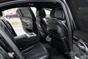 Black BMW 7 Series 2017 in Tallinn, with an engine capacity of 3.00 L and mileage of 214 thousand km for 25999 €, photo 12 on AUTOMOTO.COM.LV