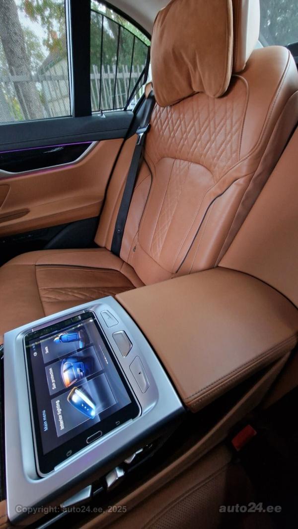 Black BMW 7 Series 2018 in Voru, with an engine capacity of 3.00 L and mileage of 170 thousand km for 33500 €, photo 11 on AUTOMOTO.COM.LV