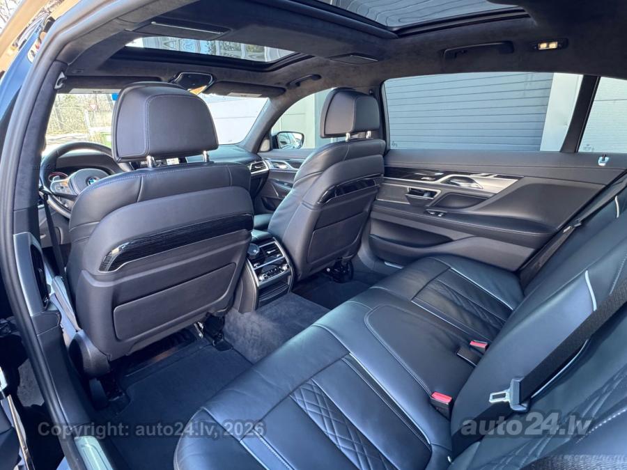 Melns BMW 7 Series 2018 Tallina, ar dzinēja tilpumu 4.40 L un nobraukumu 160 tūkst. km par 39800 €, foto 8 vietnē AUTOMOTO.COM.LV