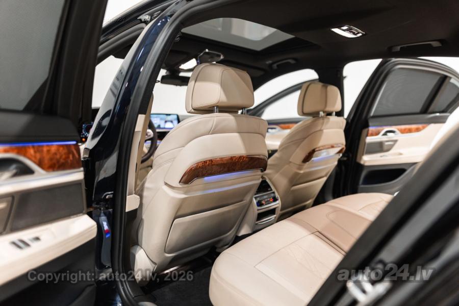 Melns BMW 7 Series 2018 Tallina, ar dzinēja tilpumu 3.00 L un nobraukumu 223 tūkst. km par 25990 €, foto 19 vietnē AUTOMOTO.COM.LV