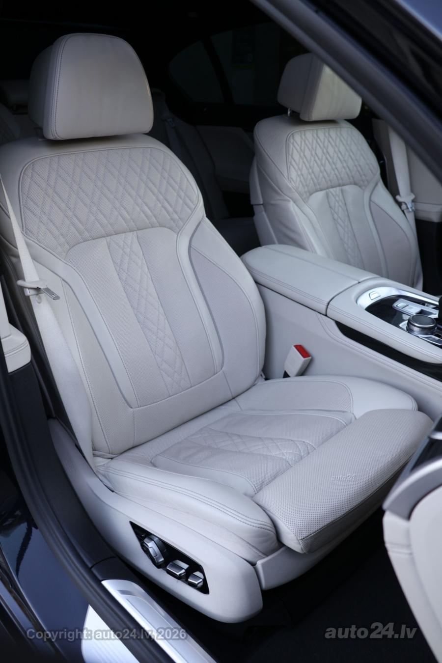 Black BMW 7 Series 2019 in Tartu, with an engine capacity of 3.00 L and mileage of 124 thousand km for 46000 €, photo 19 on AUTOMOTO.COM.LV