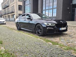 Black BMW 7 Series 2019 in Riga, with an engine capacity of 3.00 L and mileage of 113 thousand km for 36990 €, photo 4 on AUTOMOTO.COM.LV
