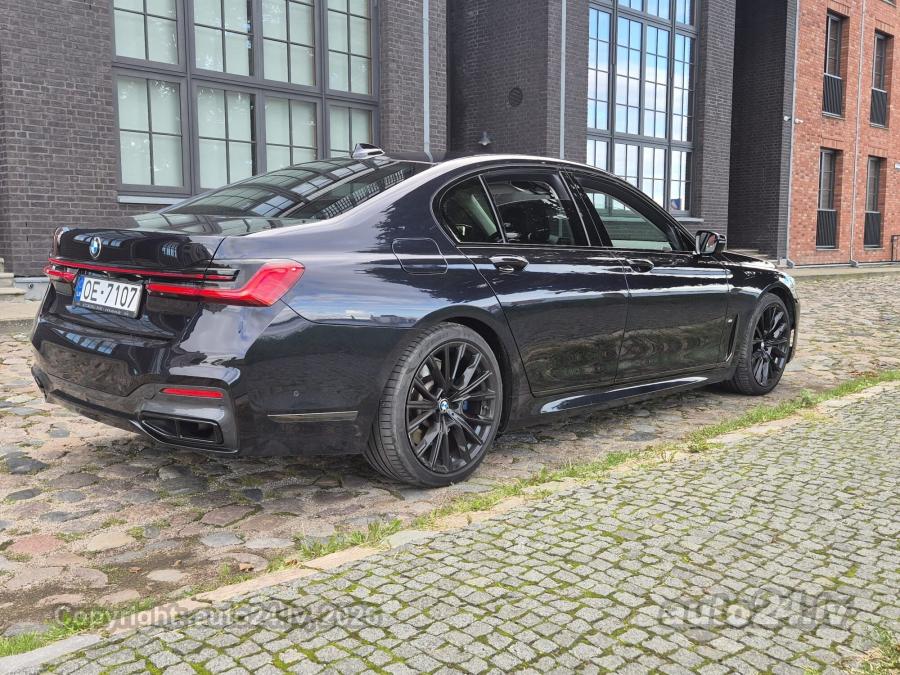 Black BMW 7 Series 2019 in Riga, with an engine capacity of 3.00 L and mileage of 113 thousand km for 36990 €, photo 5 on AUTOMOTO.COM.LV