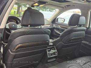 Black BMW 7 Series 2019 in Riga, with an engine capacity of 3.00 L and mileage of 113 thousand km for 36990 €, photo 13 on AUTOMOTO.COM.LV