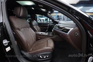 Black BMW 7 Series 2019 in Tallinn, with an engine capacity of 3.00 L and mileage of 88 thousand km for 42995 €, photo 9 on AUTOMOTO.COM.LV