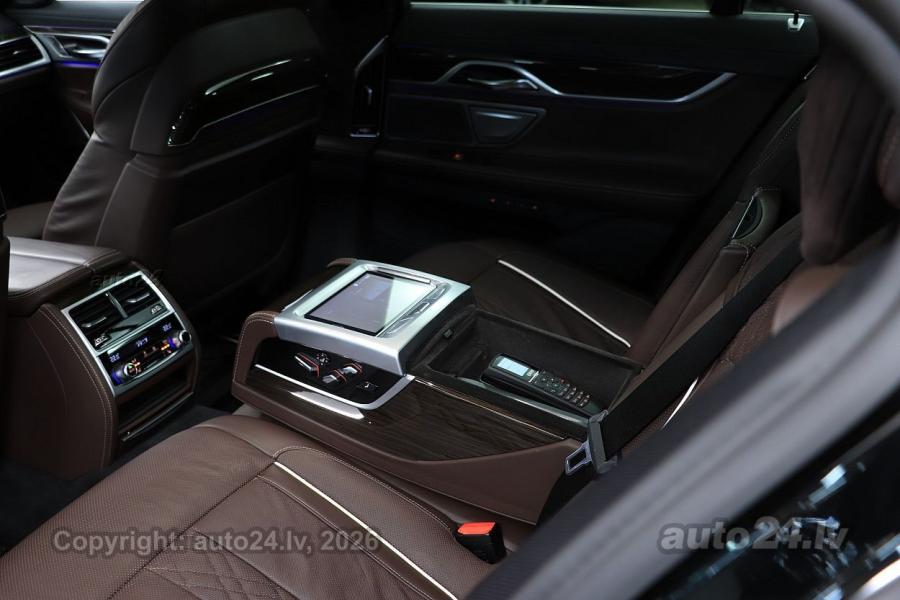 Black BMW 7 Series 2019 in Tallinn, with an engine capacity of 3.00 L and mileage of 88 thousand km for 42995 €, photo 12 on AUTOMOTO.COM.LV