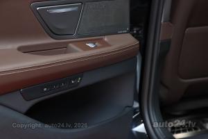 Black BMW 7 Series 2019 in Tallinn, with an engine capacity of 3.00 L and mileage of 88 thousand km for 42995 €, photo 15 on AUTOMOTO.COM.LV