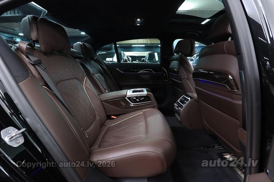 Black BMW 7 Series 2019 in Tallinn, with an engine capacity of 3.00 L and mileage of 88 thousand km for 42995 €, photo 16 on AUTOMOTO.COM.LV