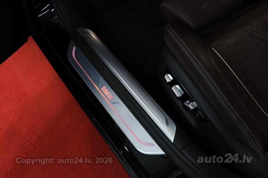 Black BMW 7 Series 2019 in Tallinn, with an engine capacity of 3.00 L and mileage of 88 thousand km for 42995 €, photo 19 on AUTOMOTO.COM.LV