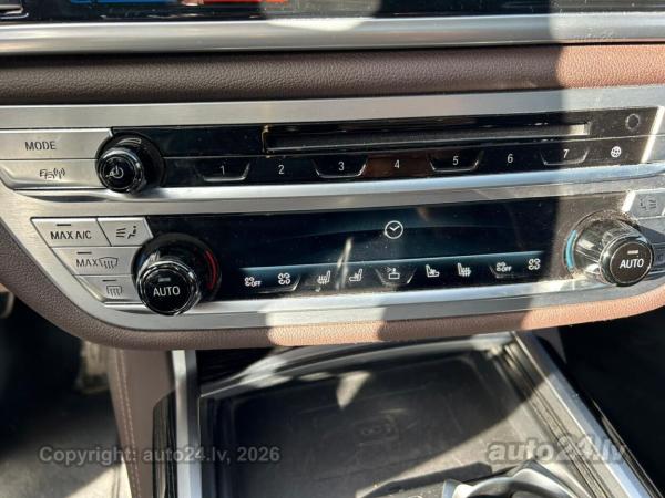 Melns BMW 7 Series 2020 Tallina, ar dzinēja tilpumu 3.00 L un nobraukumu 181 tūkst. km par 40900 €, foto 5 vietnē AUTOMOTO.COM.LV