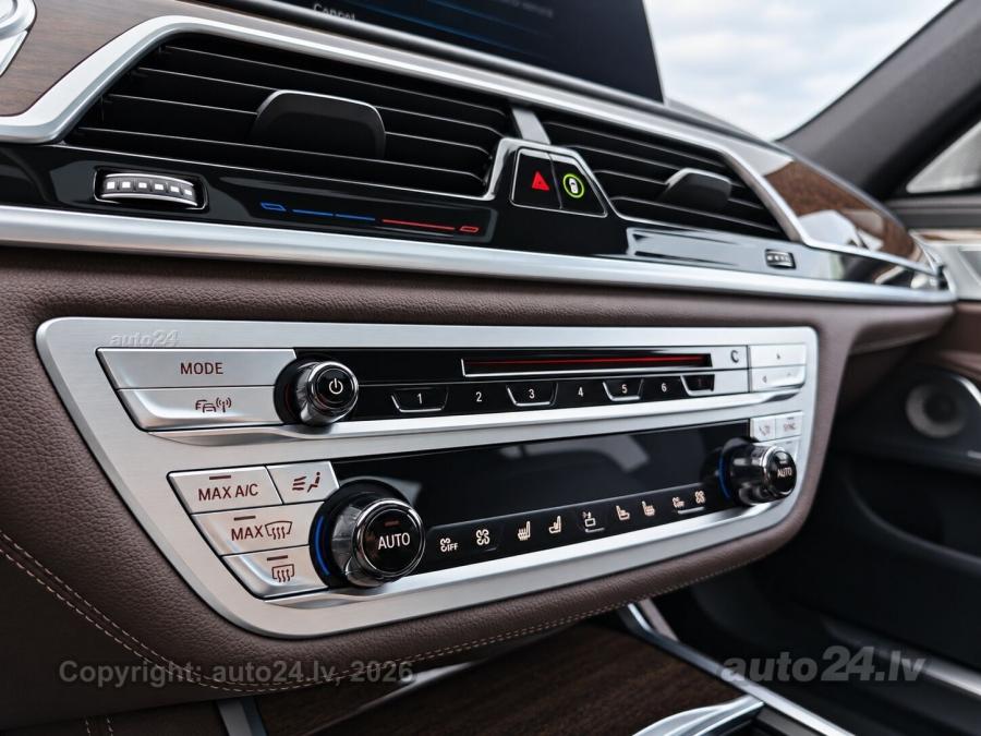 Melns BMW 7 Series 2020 Tallina, ar dzinēja tilpumu 3.00 L un nobraukumu 113 tūkst. km par 49900 €, foto 18 vietnē AUTOMOTO.COM.LV