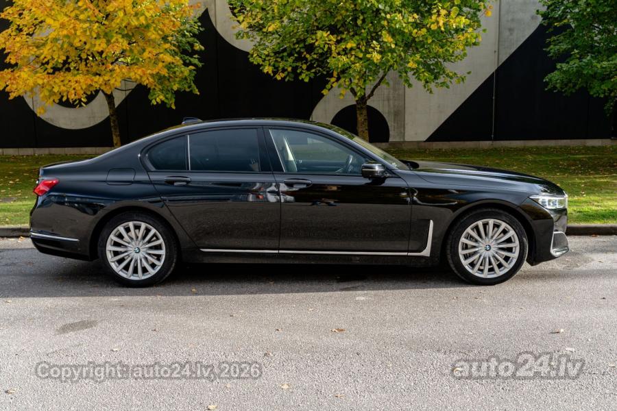 Black BMW 7 Series 2022 in Tallinn, with an engine capacity of 3.00 L and mileage of 59 thousand km for 59400 €, photo 6 on AUTOMOTO.COM.LV