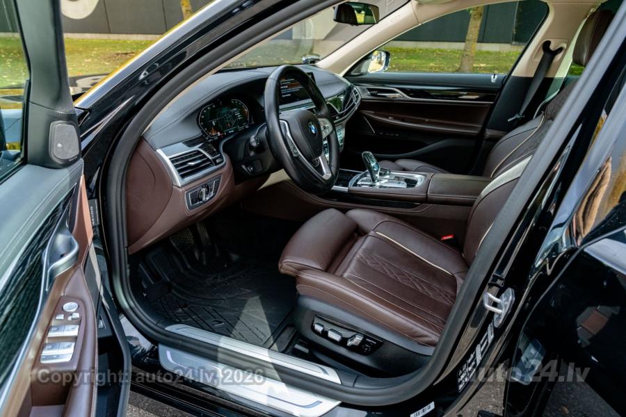 Black BMW 7 Series 2022 in Tallinn, with an engine capacity of 3.00 L and mileage of 59 thousand km for 59400 €, photo 7 on AUTOMOTO.COM.LV