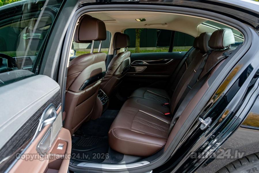 Black BMW 7 Series 2022 in Tallinn, with an engine capacity of 3.00 L and mileage of 59 thousand km for 59400 €, photo 15 on AUTOMOTO.COM.LV