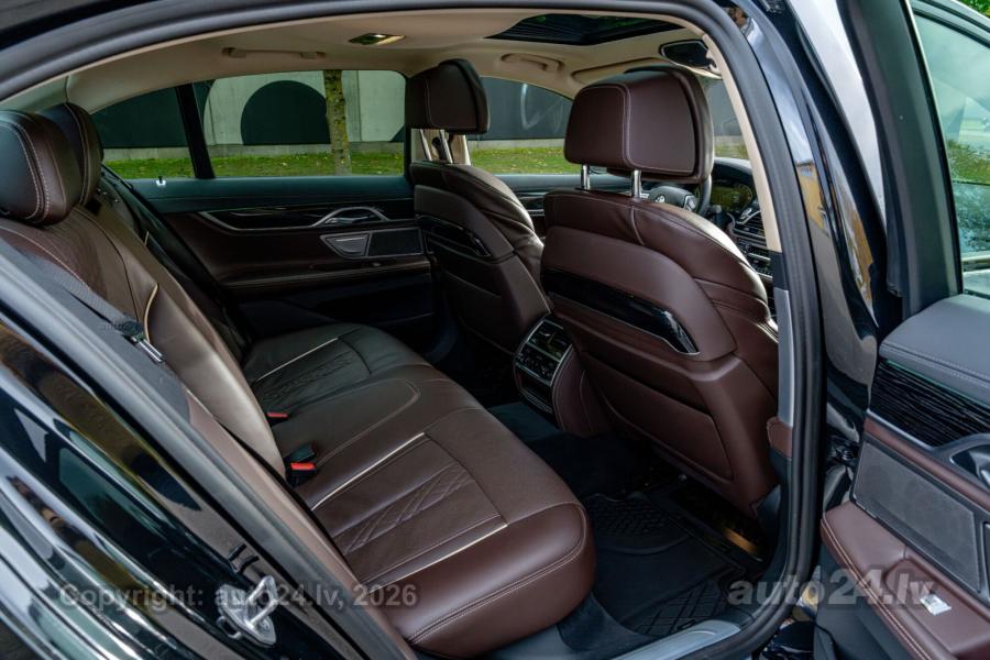 Black BMW 7 Series 2022 in Tallinn, with an engine capacity of 3.00 L and mileage of 59 thousand km for 59400 €, photo 18 on AUTOMOTO.COM.LV