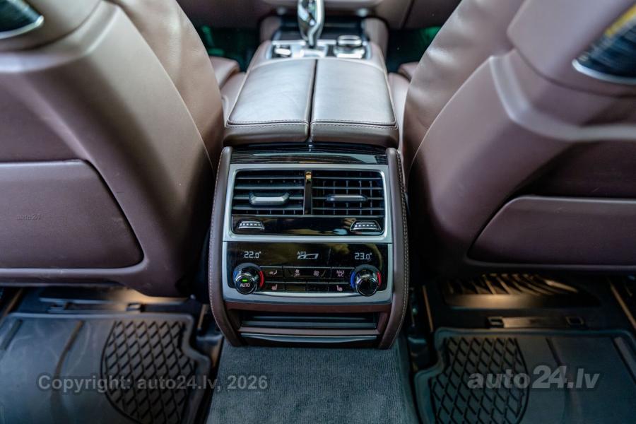 Black BMW 7 Series 2022 in Tallinn, with an engine capacity of 3.00 L and mileage of 59 thousand km for 59400 €, photo 19 on AUTOMOTO.COM.LV