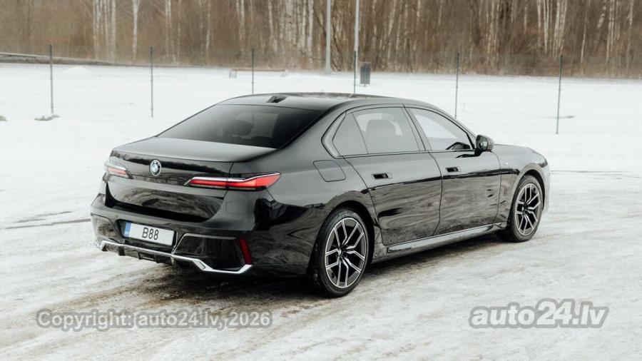 Black BMW 7 Series 2023 in Parnu, with an engine capacity of 3.00 L and mileage of 55 thousand km for 89900 €, photo 2 on AUTOMOTO.COM.LV