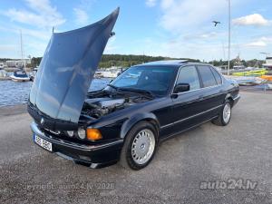 Zils BMW 7 Series 1993 Tallina, ar dzinēja tilpumu 4.00 L un nobraukumu 350 tūkst. km par 8999 €, foto 5 vietnē AUTOMOTO.COM.LV