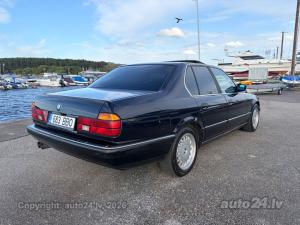 Zils BMW 7 Series 1993 Tallina, ar dzinēja tilpumu 4.00 L un nobraukumu 350 tūkst. km par 8999 €, foto 9 vietnē AUTOMOTO.COM.LV