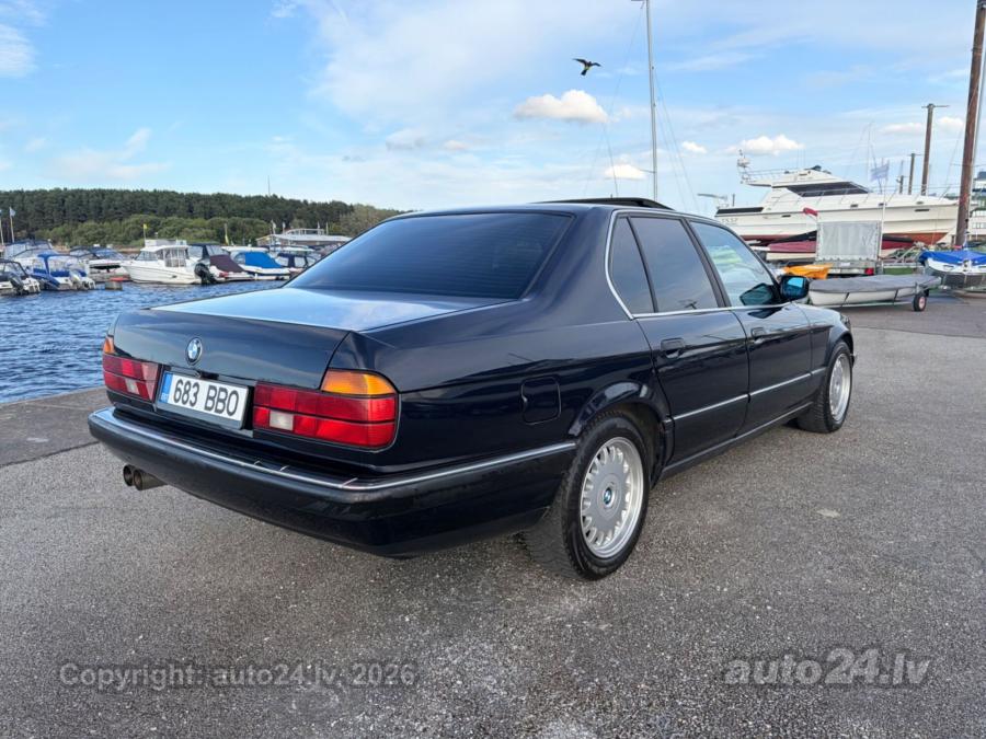 Zils BMW 7 Series 1993 Tallina, ar dzinēja tilpumu 4.00 L un nobraukumu 350 tūkst. km par 8999 €, foto 9 vietnē AUTOMOTO.COM.LV