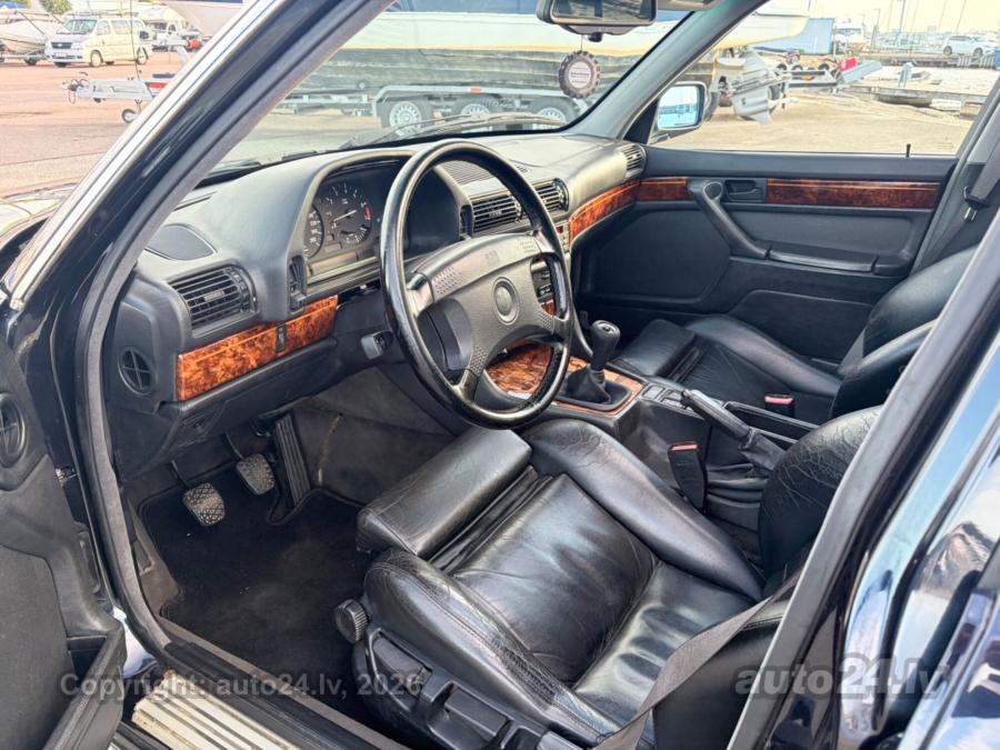 Zils BMW 7 Series 1993 Tallina, ar dzinēja tilpumu 4.00 L un nobraukumu 350 tūkst. km par 8999 €, foto 12 vietnē AUTOMOTO.COM.LV