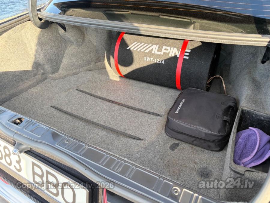 Zils BMW 7 Series 1993 Tallina, ar dzinēja tilpumu 4.00 L un nobraukumu 350 tūkst. km par 8999 €, foto 24 vietnē AUTOMOTO.COM.LV