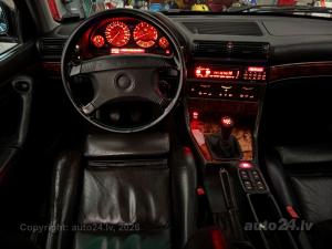 Zils BMW 7 Series 1993 Tallina, ar dzinēja tilpumu 4.00 L un nobraukumu 350 tūkst. km par 8999 €, foto 28 vietnē AUTOMOTO.COM.LV