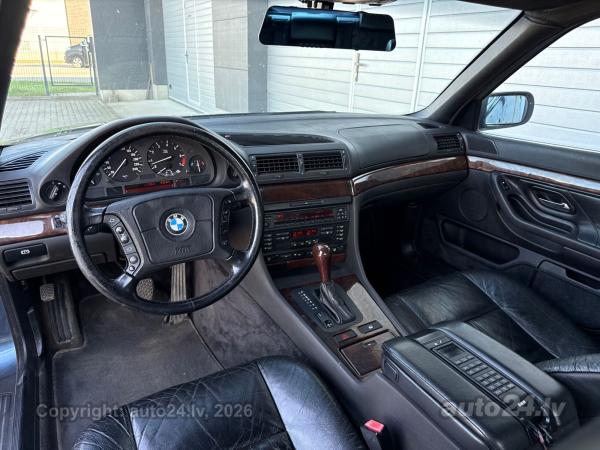 Zils BMW 7 Series 1995 Tallina, ar dzinēja tilpumu 4.00 L un nobraukumu 348 tūkst. km par 7000 €, foto 10 vietnē AUTOMOTO.COM.LV