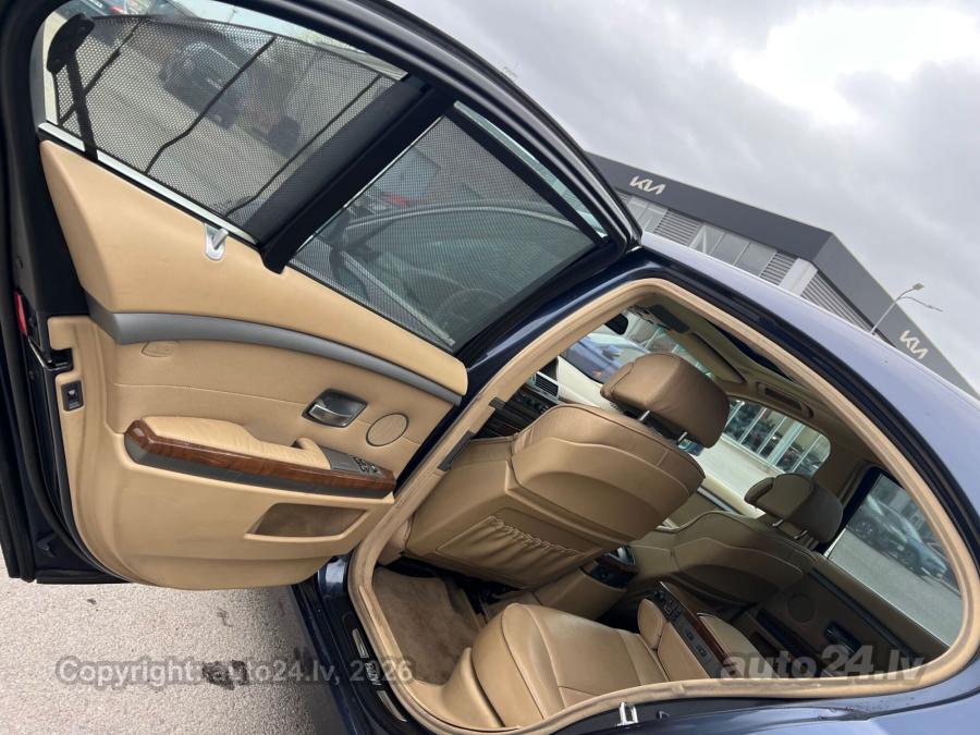 Zils BMW 7 Series 2002 Narva, ar dzinēja tilpumu 4.40 L un nobraukumu 399 tūkst. km par 2999 €, foto 23 vietnē AUTOMOTO.COM.LV