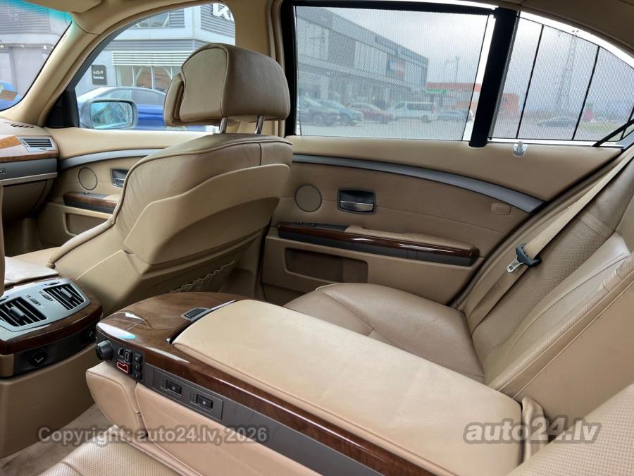 Zils BMW 7 Series 2002 Narva, ar dzinēja tilpumu 4.40 L un nobraukumu 399 tūkst. km par 2999 €, foto 26 vietnē AUTOMOTO.COM.LV