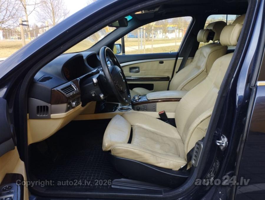 Zils BMW 7 Series 2005 Tartu, ar dzinēja tilpumu 3.00 L un nobraukumu 350 tūkst. km par 6900 €, foto 9 vietnē AUTOMOTO.COM.LV