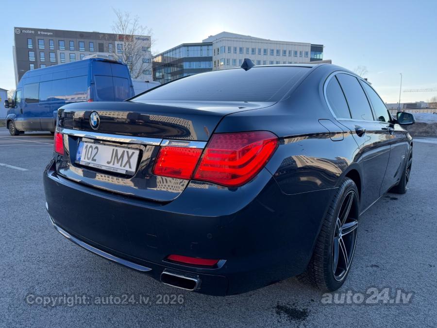 Zils BMW 7 Series 2011 Tallina, ar dzinēja tilpumu 3.00 L un nobraukumu 281 tūkst. km par 10900 €, foto 7 vietnē AUTOMOTO.COM.LV