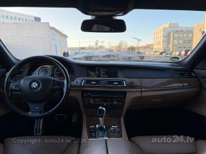 Zils BMW 7 Series 2011 Tallina, ar dzinēja tilpumu 3.00 L un nobraukumu 281 tūkst. km par 10900 €, foto 9 vietnē AUTOMOTO.COM.LV