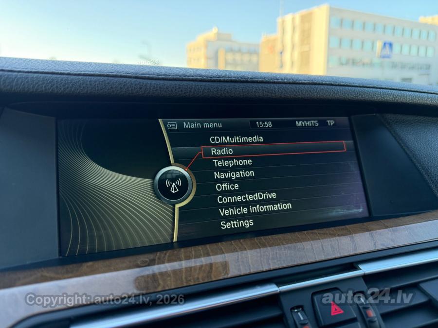 Zils BMW 7 Series 2011 Tallina, ar dzinēja tilpumu 3.00 L un nobraukumu 281 tūkst. km par 10900 €, foto 10 vietnē AUTOMOTO.COM.LV