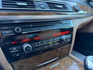 Zils BMW 7 Series 2011 Tallina, ar dzinēja tilpumu 3.00 L un nobraukumu 281 tūkst. km par 10900 €, foto 12 vietnē AUTOMOTO.COM.LV