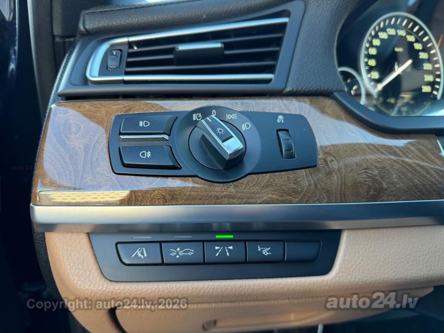 Zils BMW 7 Series 2011 Tallina, ar dzinēja tilpumu 3.00 L un nobraukumu 281 tūkst. km par 10900 €, foto 17 vietnē AUTOMOTO.COM.LV