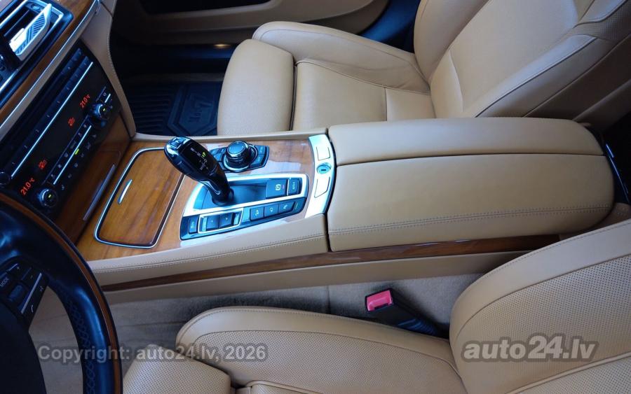Blue BMW 7 Series 2013 in Tallinn, with an engine capacity of 4.40 L and mileage of 180 thousand km for 17000 €, photo 4 on AUTOMOTO.COM.LV
